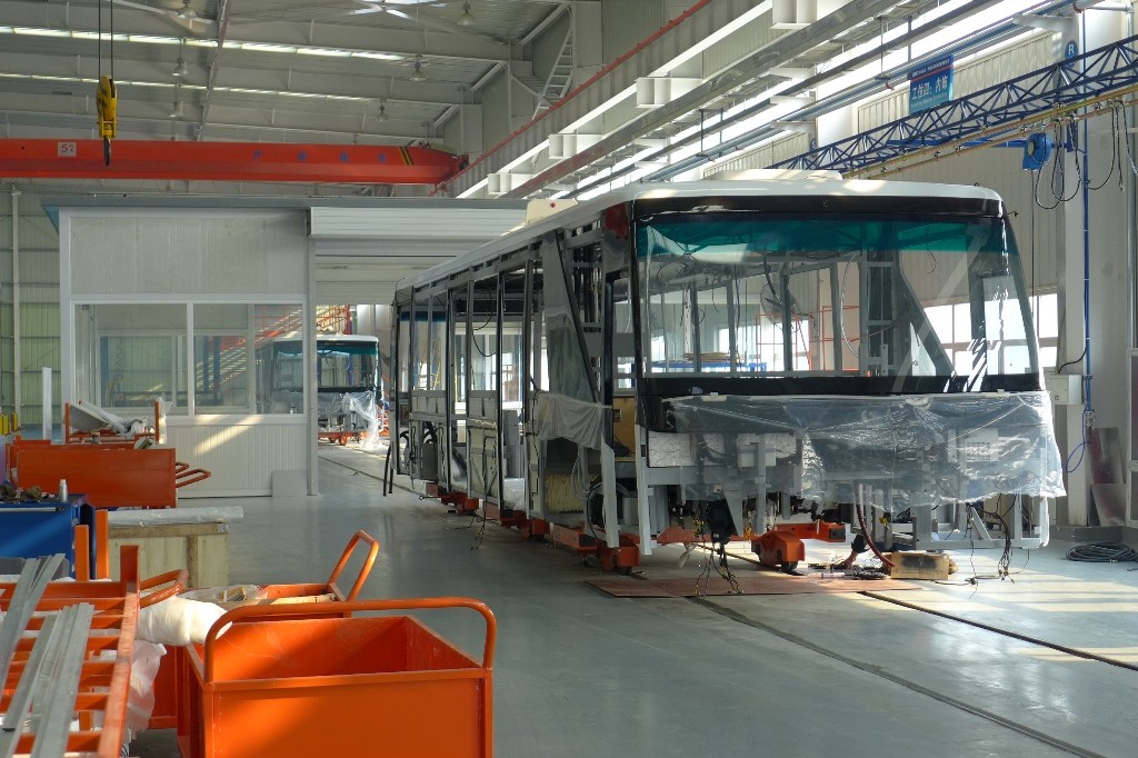 Kemewahan Bus Bus 110 Penumpang 14 Kursi Lantai Dengan Standar IATA